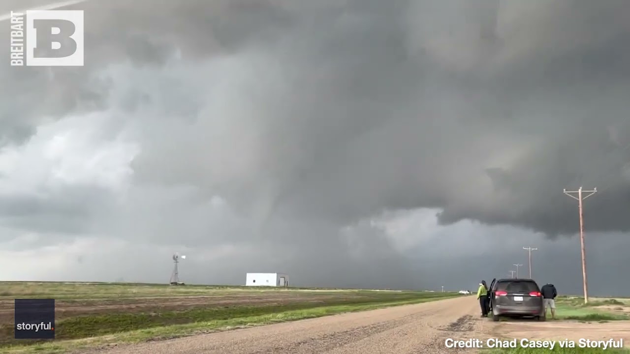 Timelapse Shows GIANT Funnel Cloud Spinning Over Northern Texas - The ...